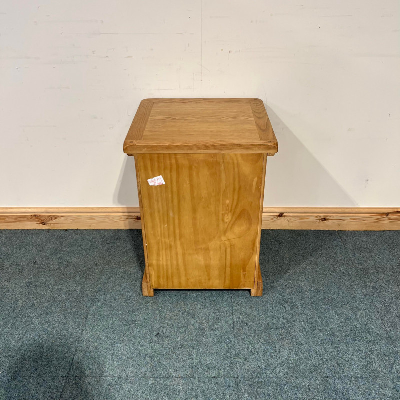 Small, Oak, Side Table. (O158) - The Restored Furniture Place