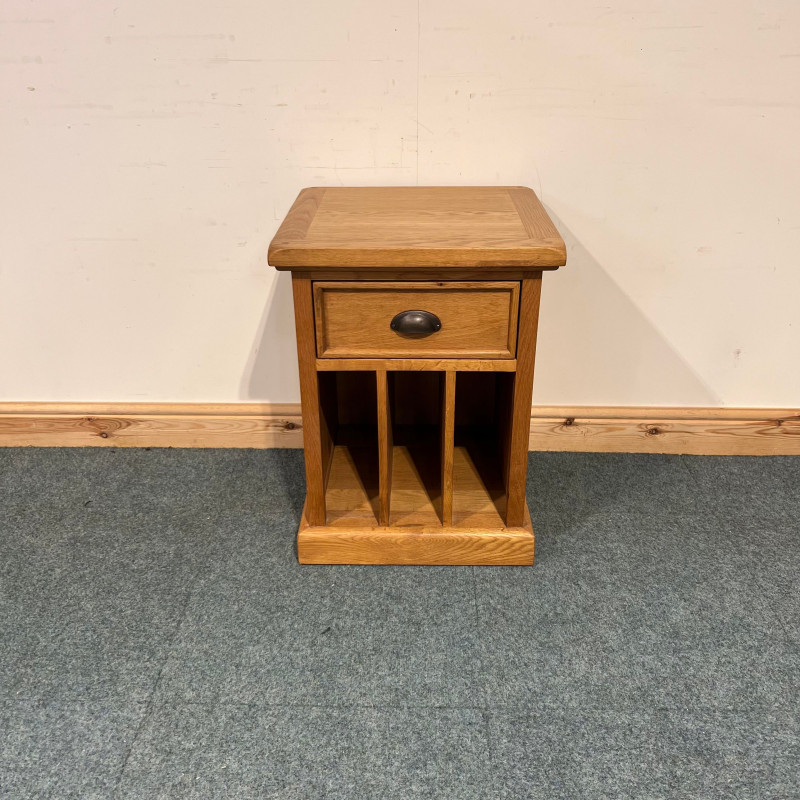 Small, Oak, Side Table. (O158) - The Restored Furniture Place