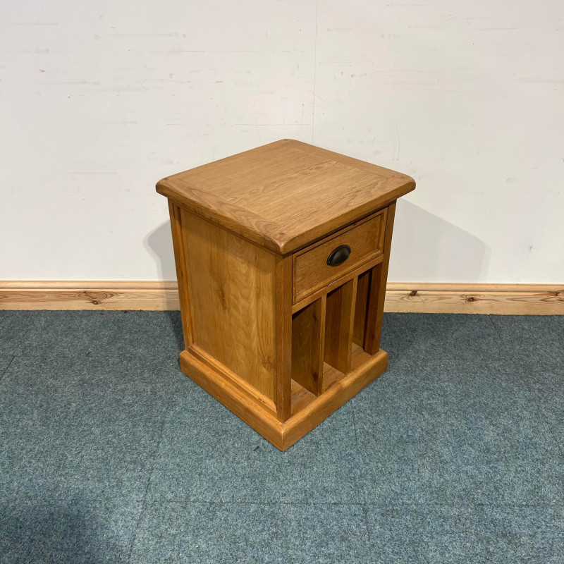 Small, Oak, Side Table. (O158) - The Restored Furniture Place