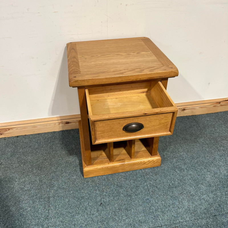 Small, Oak, Side Table. (O158) - The Restored Furniture Place