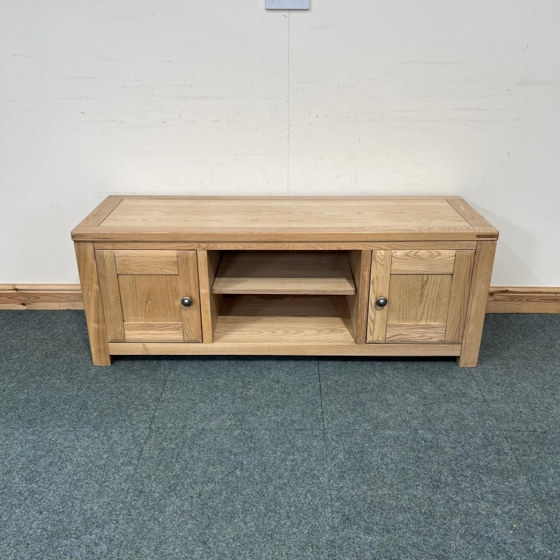 Medium Sized, Solid Oak, Standard TV Unit. (TV213) - The Restored ...